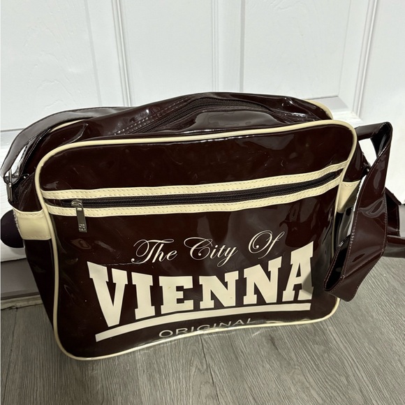 Robin Ruth | Bags | Vintage Robin Ruth Brown Messenger Bag With Retro ...